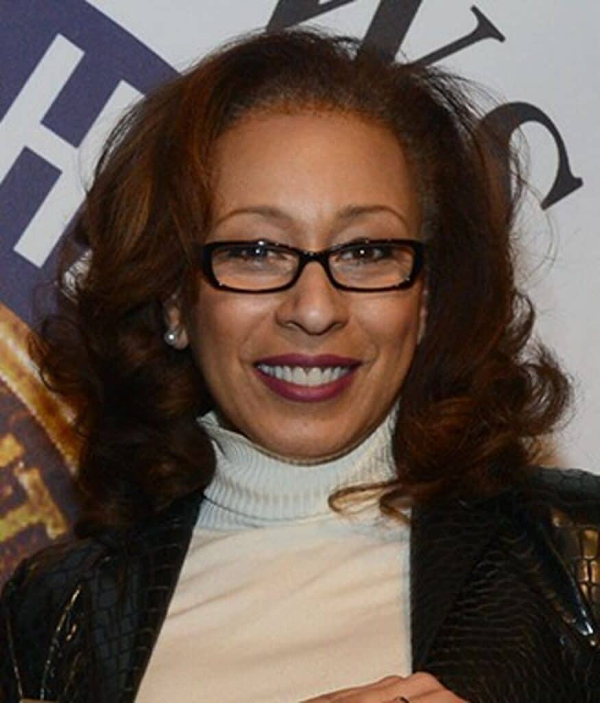 Bobbi Ray Carter Net Worth, spouse, young children, awards, movies ...